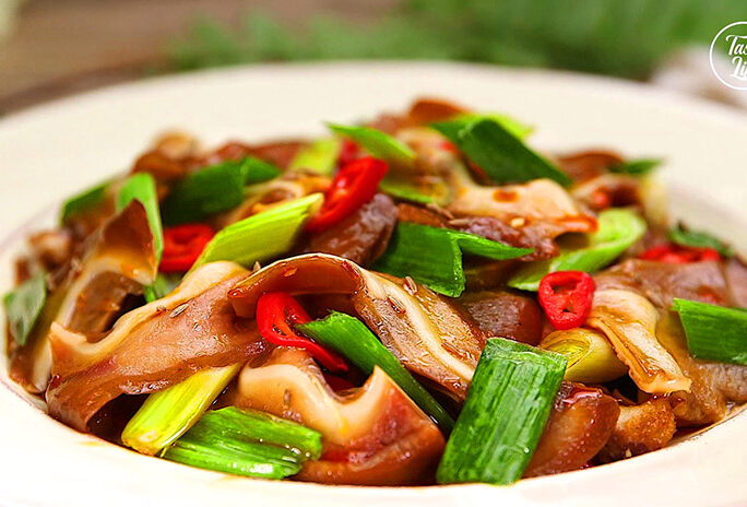 Braised Pig Ear Stir-Fry | cooking | dinner | dinner ideas | Taste Life