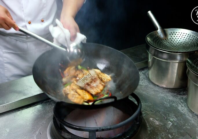 Steamed Fish in Sauna Bucket | bass | catfish | cooking | Taste Life