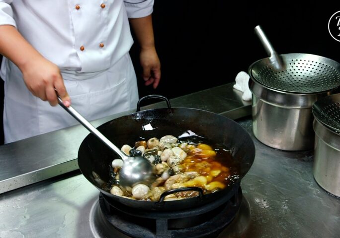 Steamed Fish in Sauna Bucket | bass | catfish | cooking | Taste Life