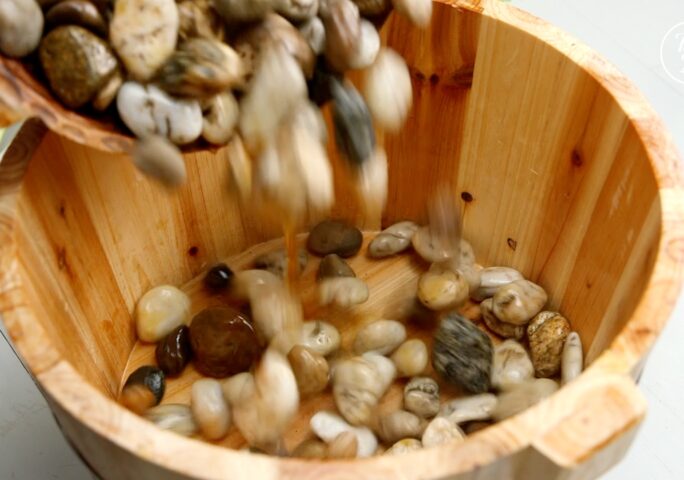 Steamed Fish in Sauna Bucket | bass | catfish | cooking | Taste Life