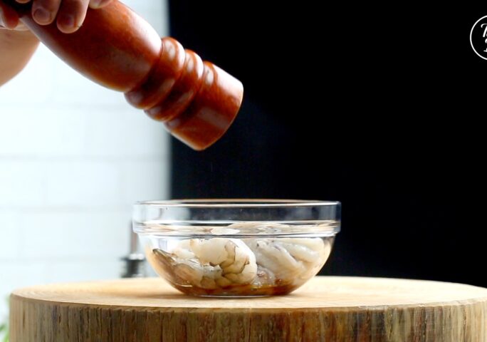 Steamed Fish in Sauna Bucket | bass | catfish | cooking | Taste Life