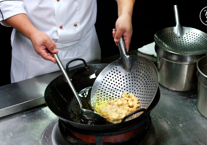 Steamed Fish in Sauna Bucket | bass | catfish | cooking | Taste Life