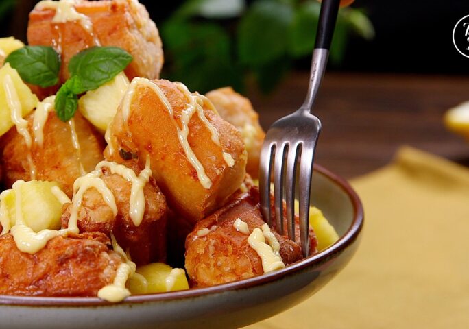 Chinese Doughnut with Shrimp Filling | donut | shrimp | Taste Life