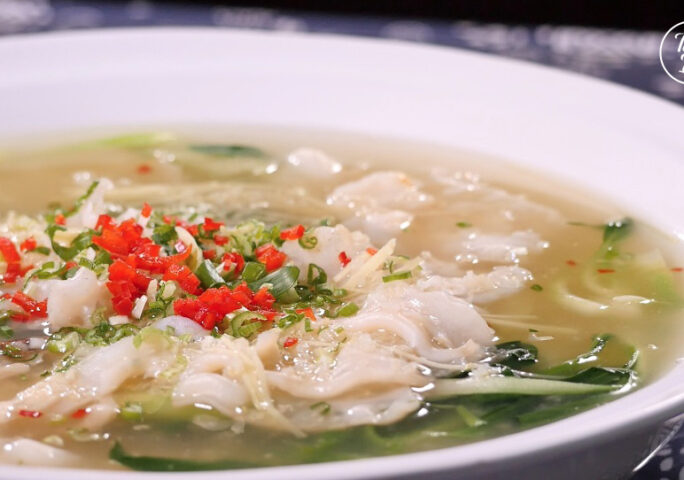 Geoduck in Quinoa Chicken Broth | cooking | crab | crawfish | Taste Life