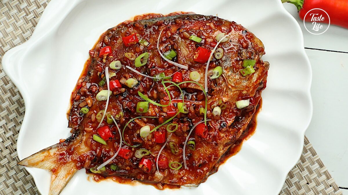 Szechuan Style Braised Pomfret | bass | catfish | cooking | Taste Life