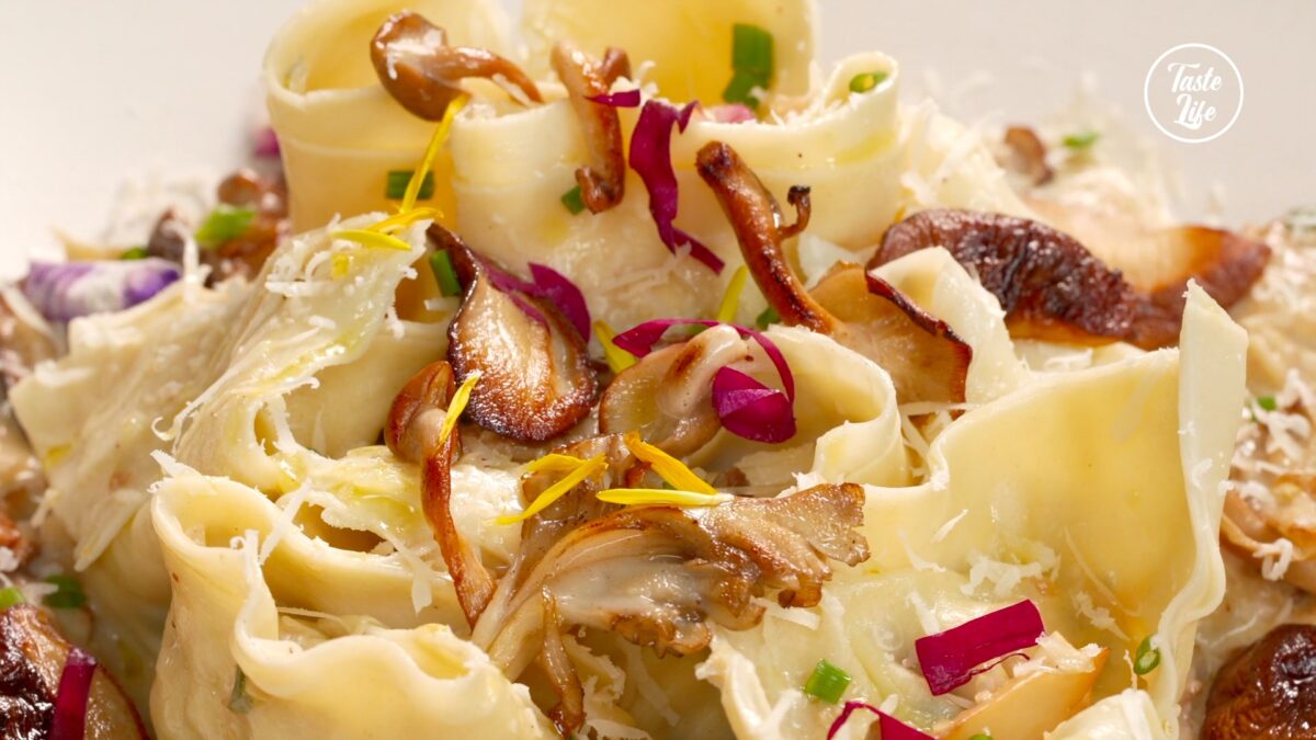 Asian-Inspired Ravioli in Creamy Mushroom Sauce | dinner recipes | easy ...