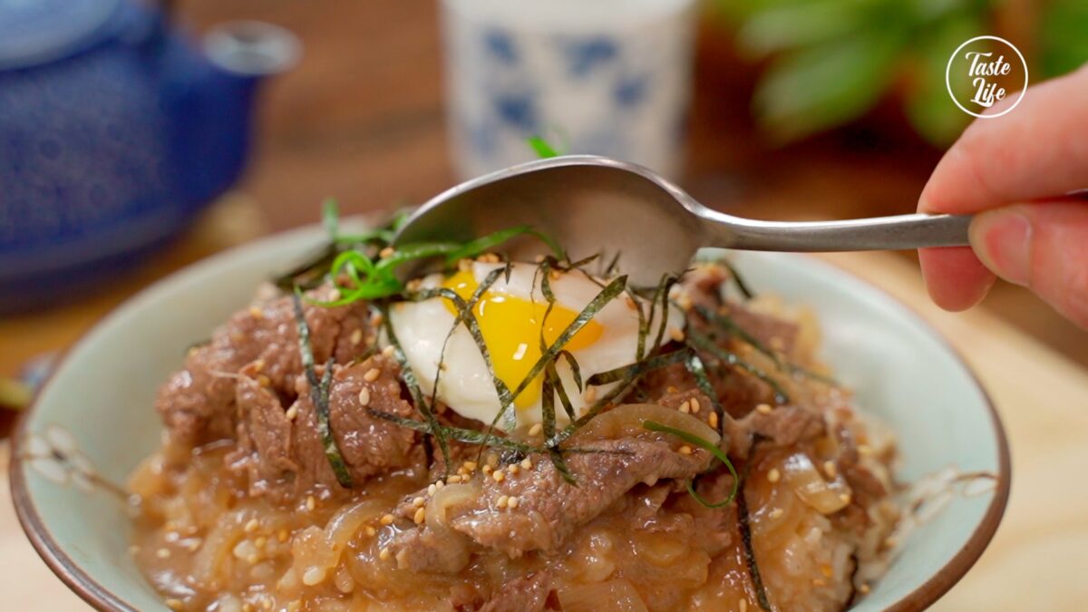 Gyudon, Japanese Simmered Beef Over Rice | dinner recipes | easy dinner ...