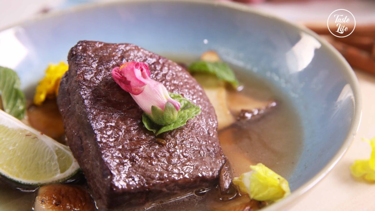 Beef Short Ribs in Pho Style Broth With Mushrooms | chinese food | chow ...