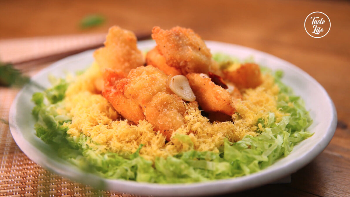Crispy Fish with Egg Floss | cooking | crab | crawfish | Taste Life