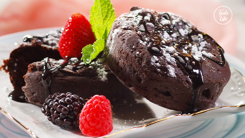 Dark Chocolate Lava Cake with Berries | chocolate cake | Taste Life