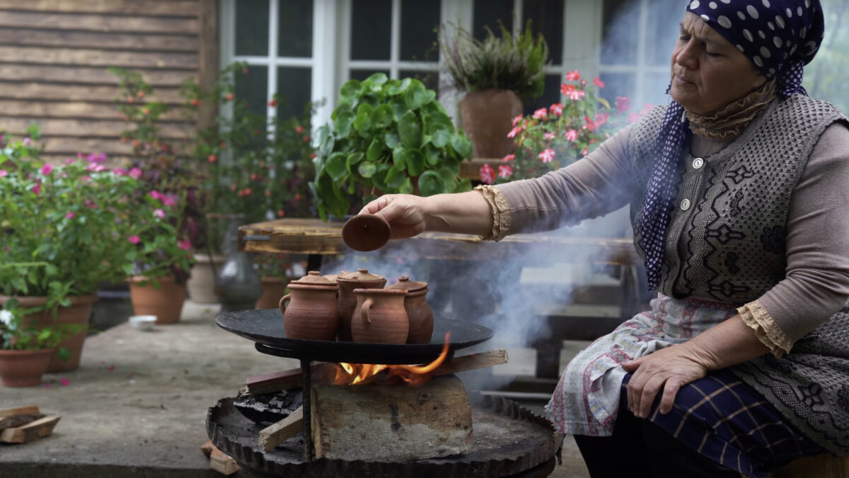 Cooking Carp in Clay Pots | black carp | Taste Life