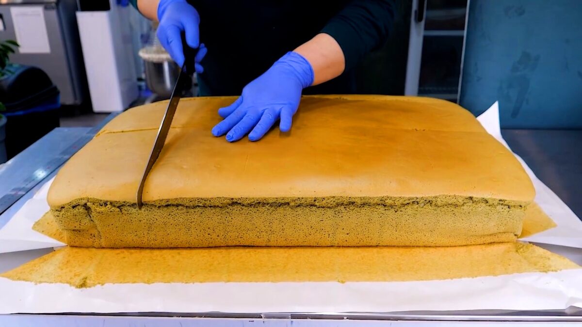 Making Giant Size Cake | Taiwanese Castella | Taste Life