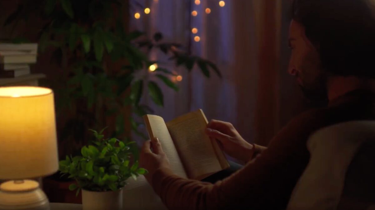 Six Minutes of Reading Before Bed Will Help You Sleep | Taste Life