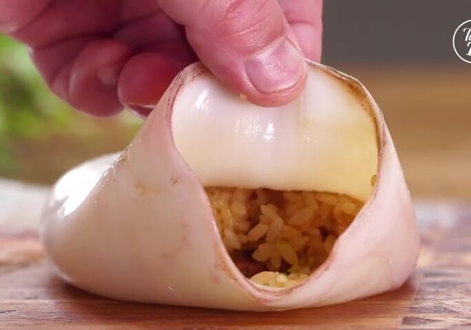 Stuffed Squids with Sticky Rice | cooking | crab | dinner | Taste Life