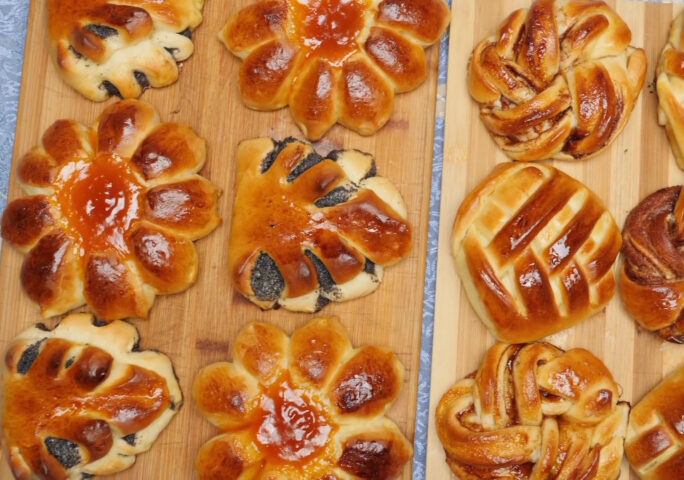 4 sweet pastries from one dough – poppy seeds, apples, cinnamon, jam ...