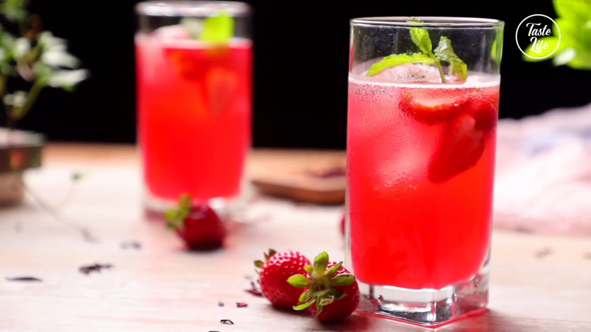 Strawberry Infused Hibiscus Iced Tea | drink | Taste Life