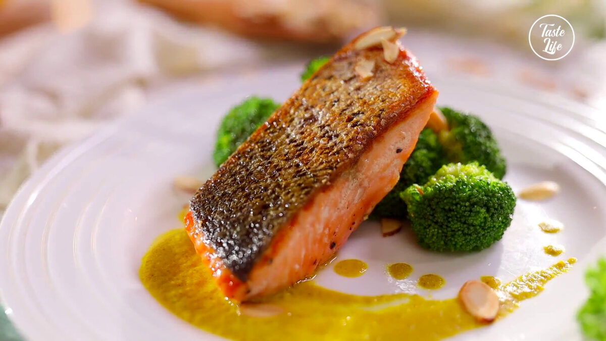 Seared Salmon with Bell Pepper Puree & Almonds | lunch ideas | meal ...