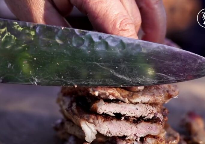Cooking Campfire Steak Pizza on The Sadj Grill | pizza | steak ...