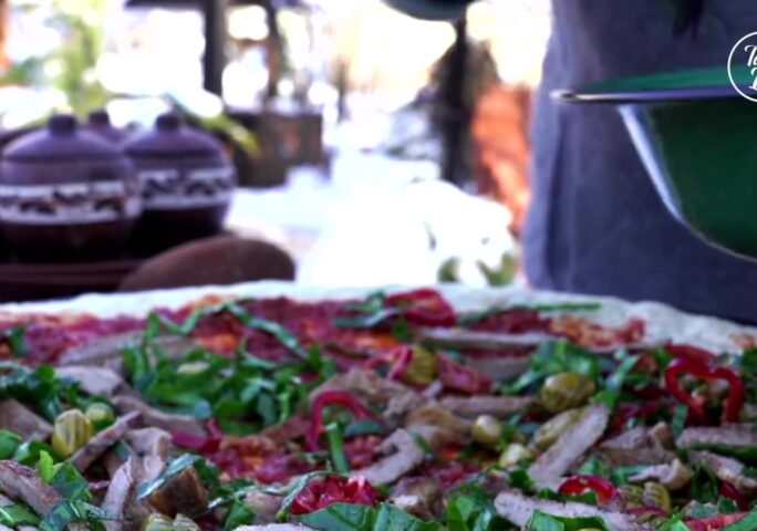 Cooking Campfire Steak Pizza on The Sadj Grill | pizza | steak ...
